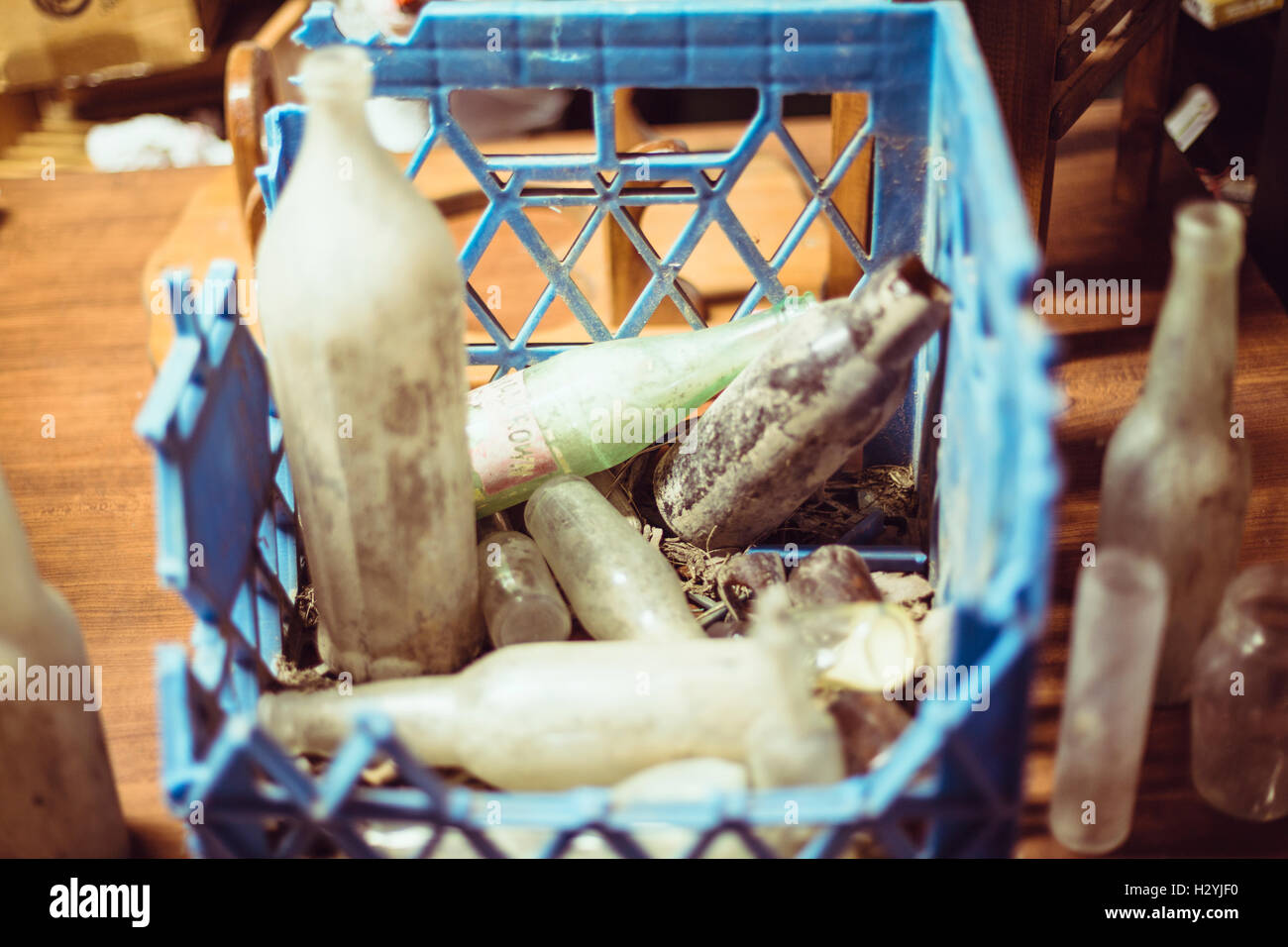 Broken wooden crate hi-res stock photography and images - Alamy