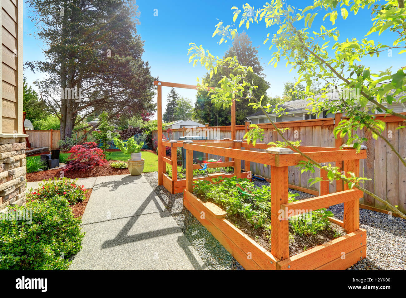 Concrete trellis hi-res stock photography and images - Alamy