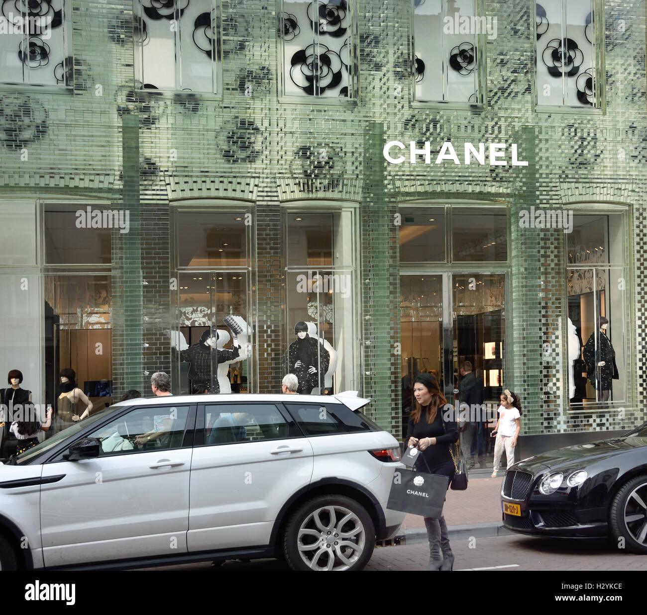 Chanel It is a striking building at the PC Hooftstraat; The facade is ...