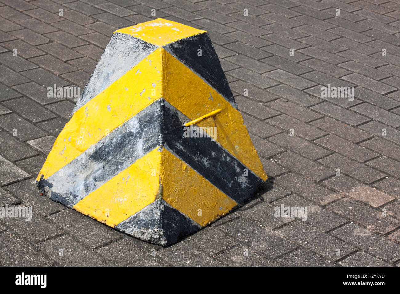 Roadside warning sign / warning stump Stock Photo - Alamy