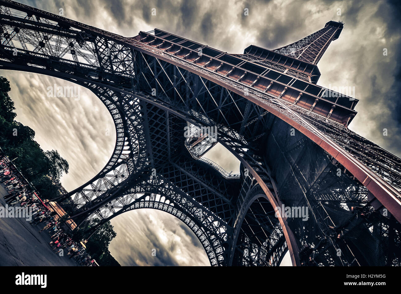View of Eiffel tower in Grungy dramatic style Stock Photo - Alamy
