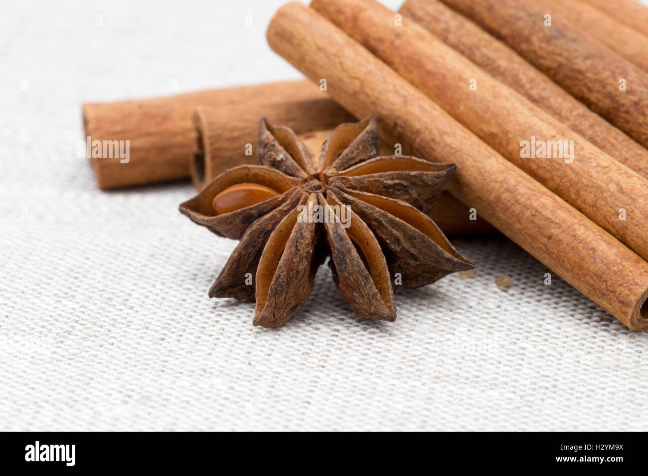 Organic cinnamon bark hi-res stock photography and images - Alamy