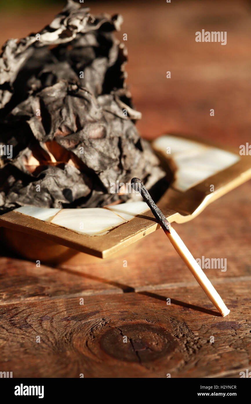 Paper ashes hi-res stock photography and images - Alamy