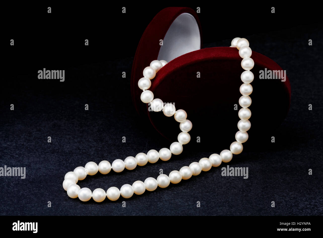 Pearl objects hi-res stock photography and images - Alamy