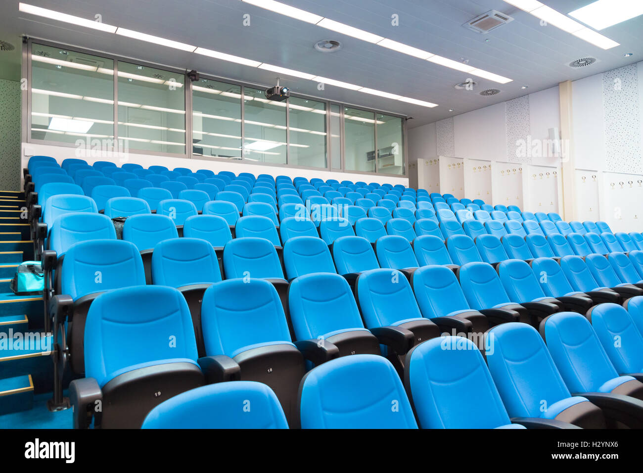 Empty conference hall Stock Photo - Alamy