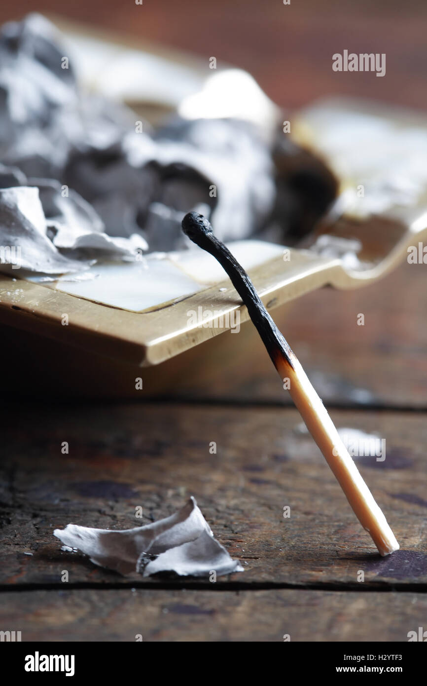 Match burnt paper hi-res stock photography and images - Alamy
