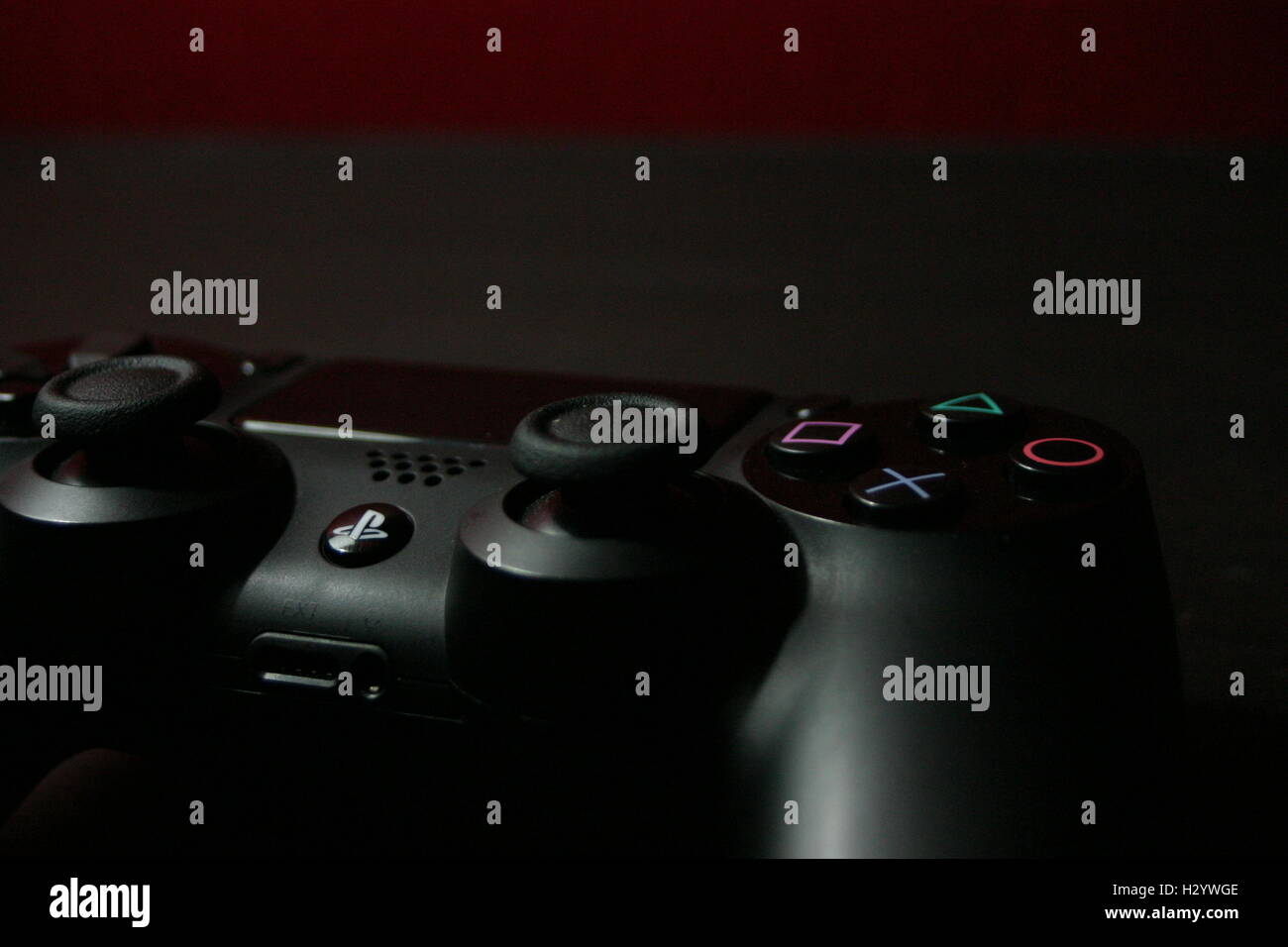 ps4 remote 2 Stock Photo - Alamy