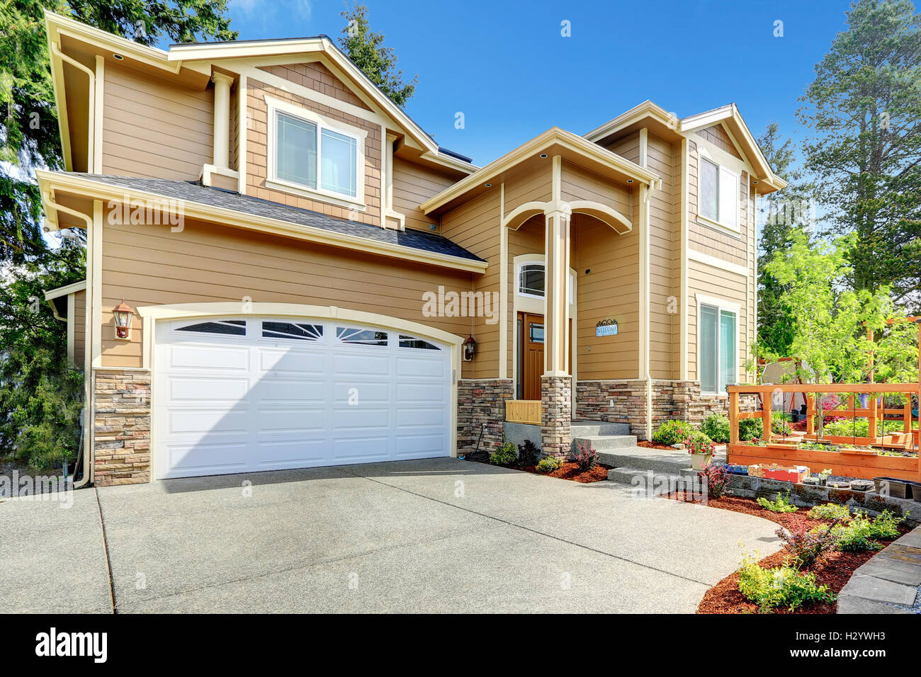 Stone trim hi-res stock photography and images - Alamy