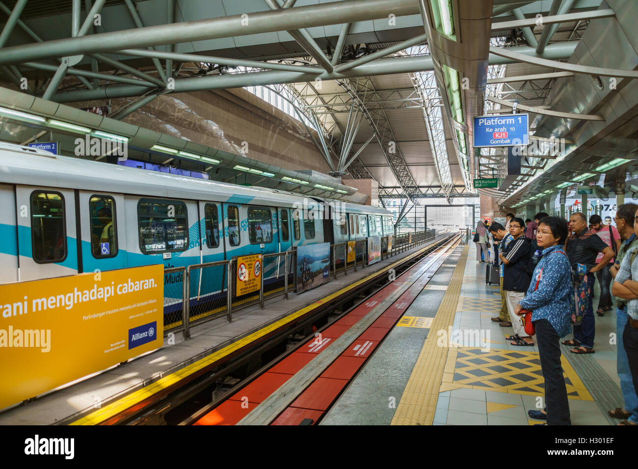 Rapid KL LRT train platform with people waiting Stock Photo - Alamy