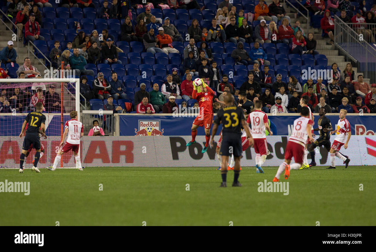 New york red bulls goalkeeper luis robles 31 hi-res stock photography ...