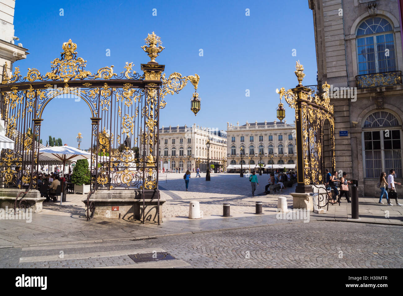 Gilded wrought iron gates hi-res stock photography and images - Alamy
