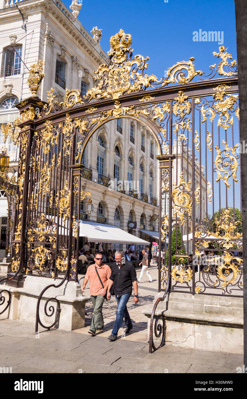 Gilded wrought iron gates hi-res stock photography and images - Alamy