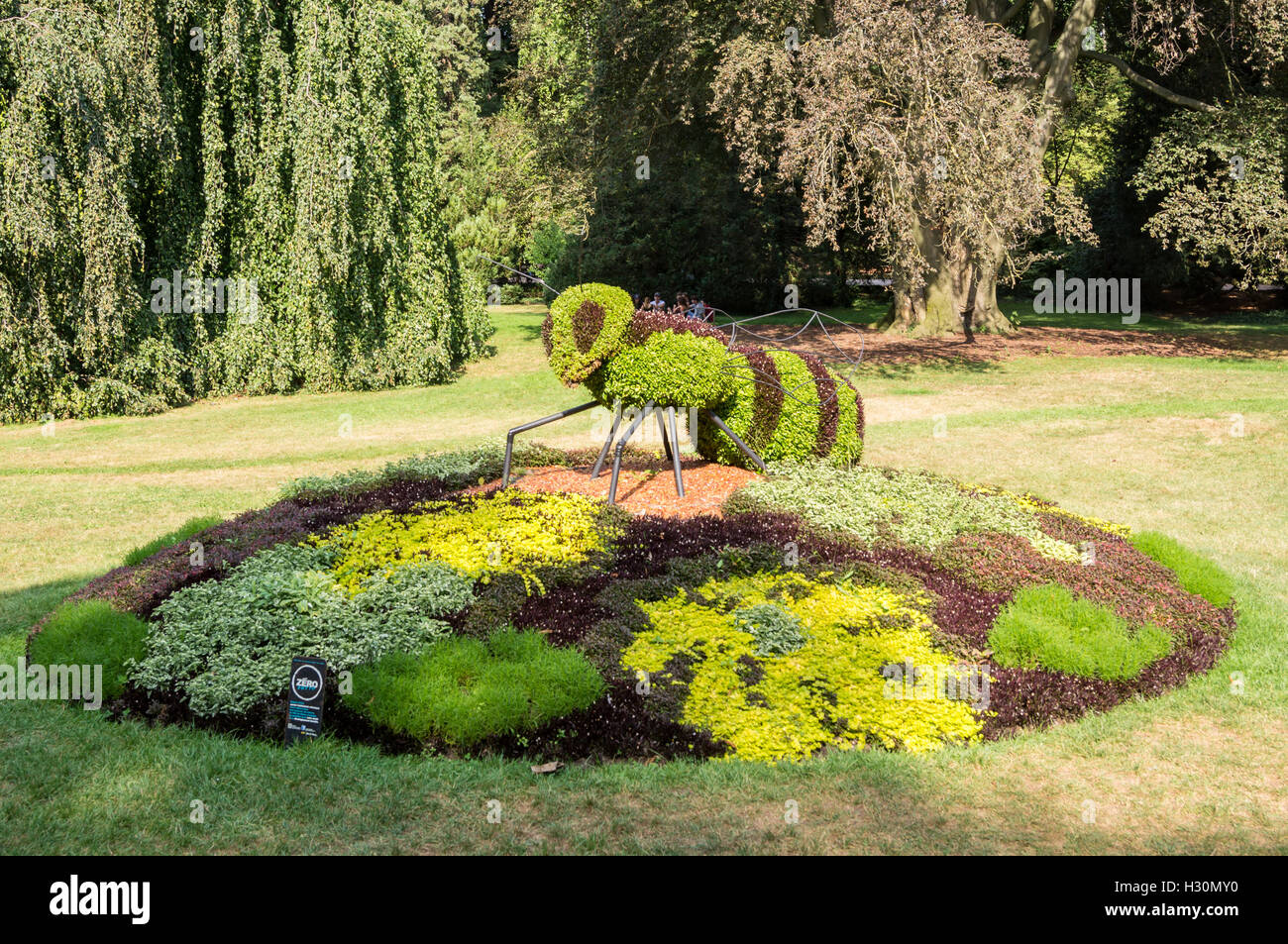 Hedge topiary in the shape of a bee, Parc de la Pépinière, public ...