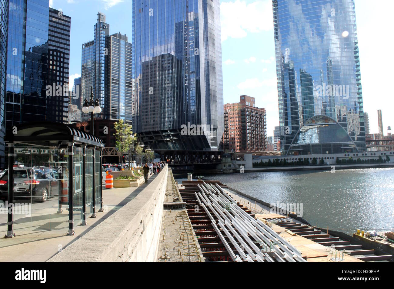 Chicago riverwalk busy hi-res stock photography and images - Alamy