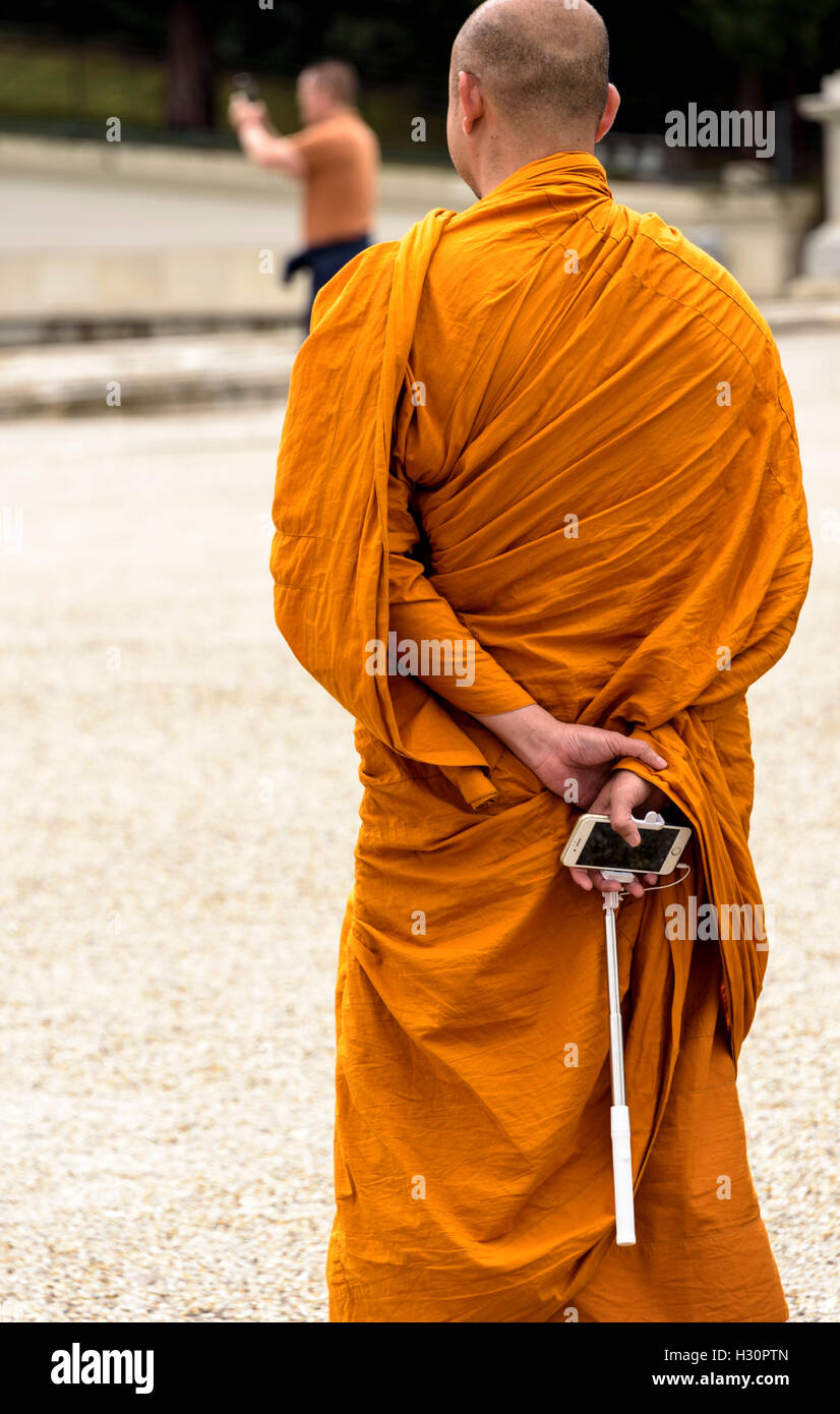 Buddhist monk phone hi-res stock photography and images - Alamy