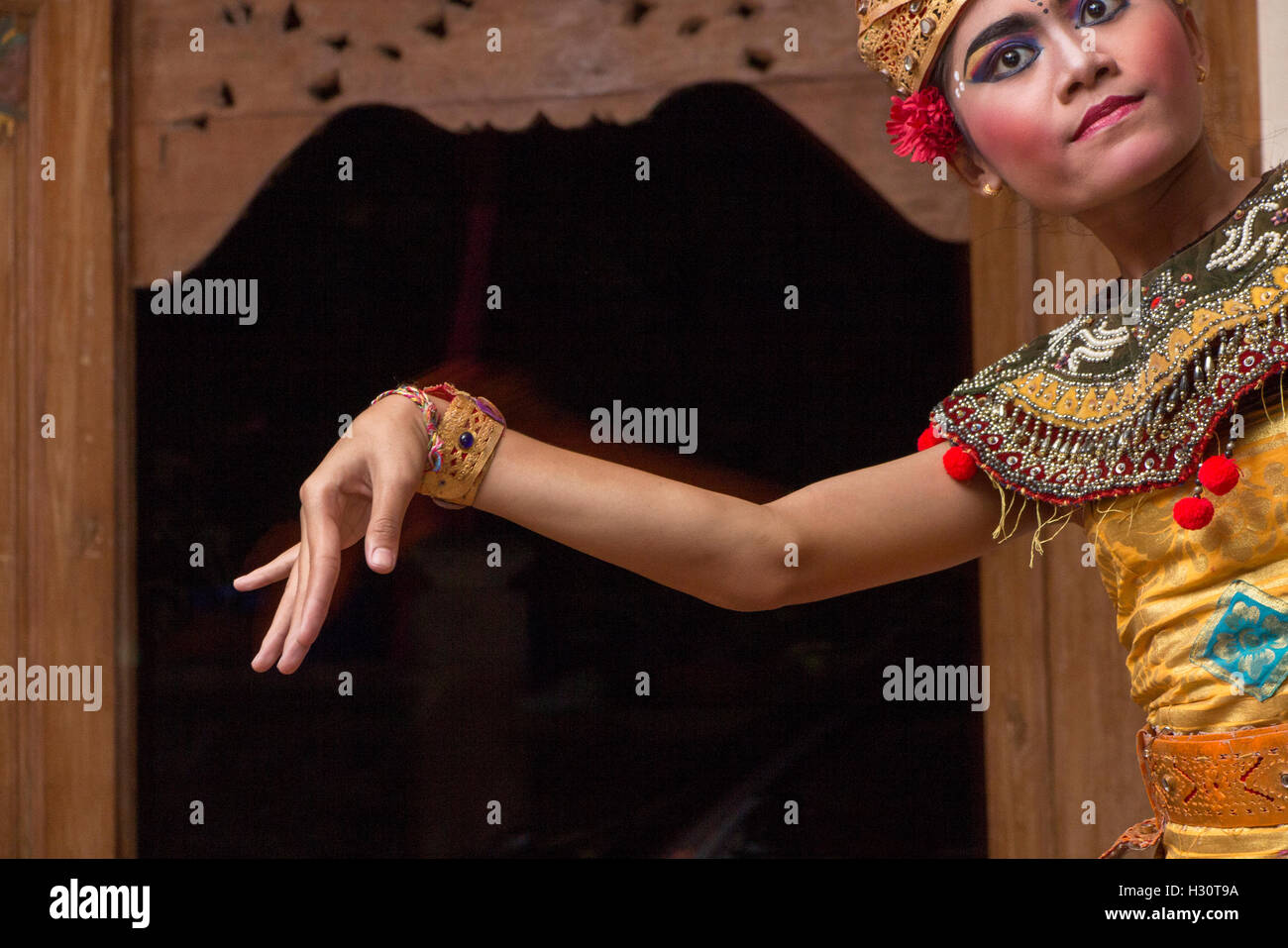 Young balinese dancer in costume hi-res stock photography and images ...