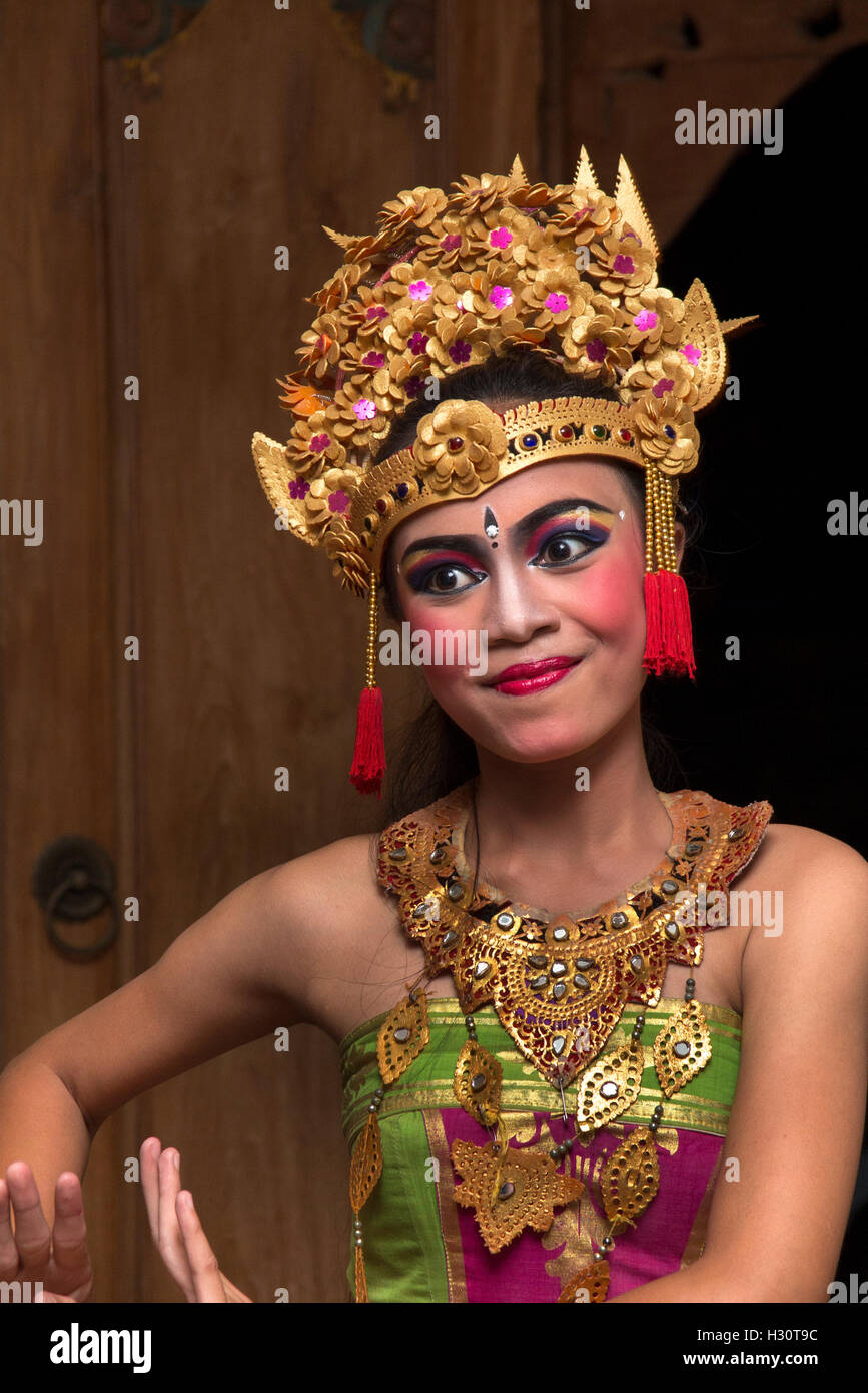 Indonesia, Bali, Amed, young female Balinese dancer Stock Photo - Alamy