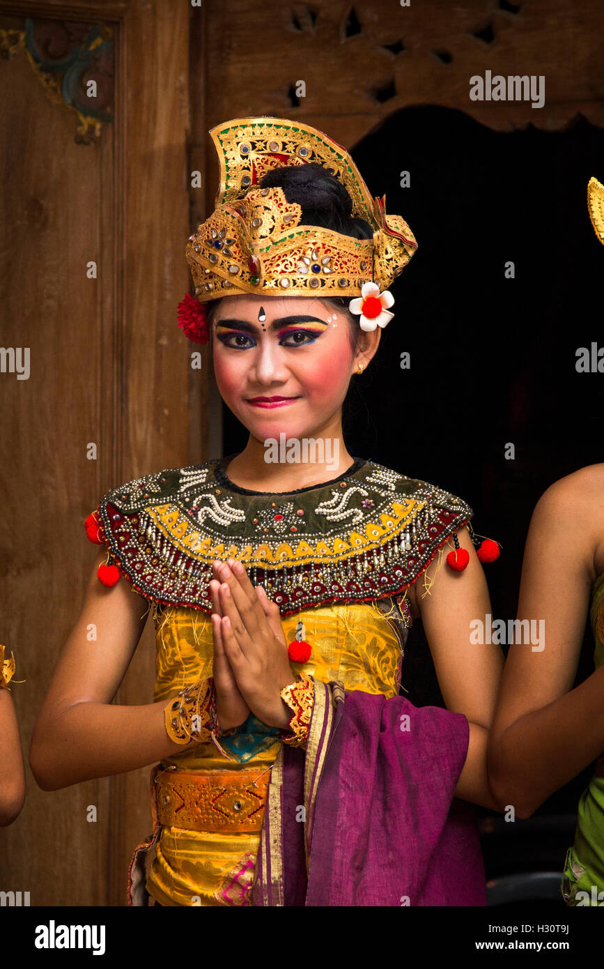 Costumed balinese hi-res stock photography and images - Alamy