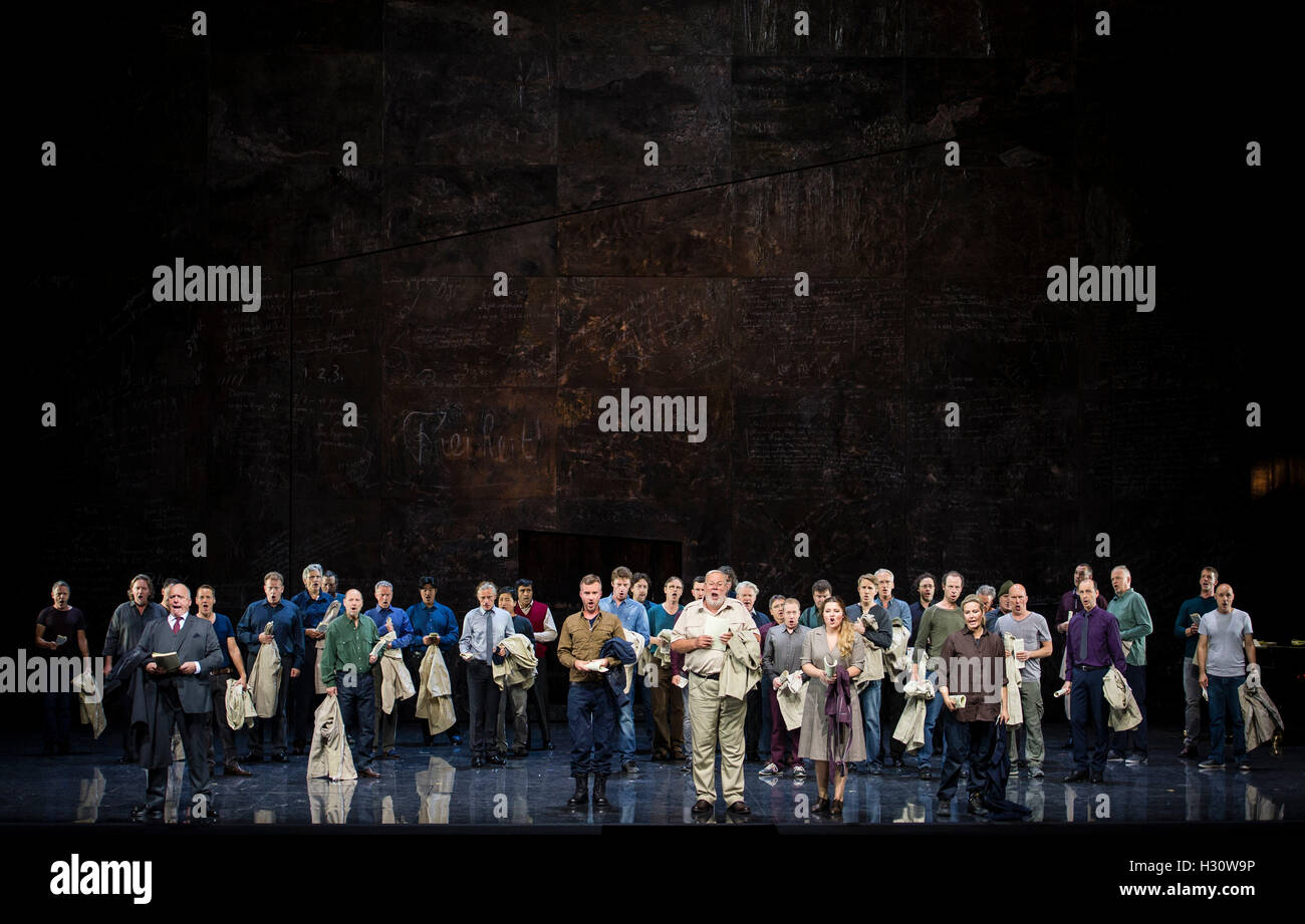 Berlin, Germany. 29th Sep, 2016. Singers stand on stage during a photo ...