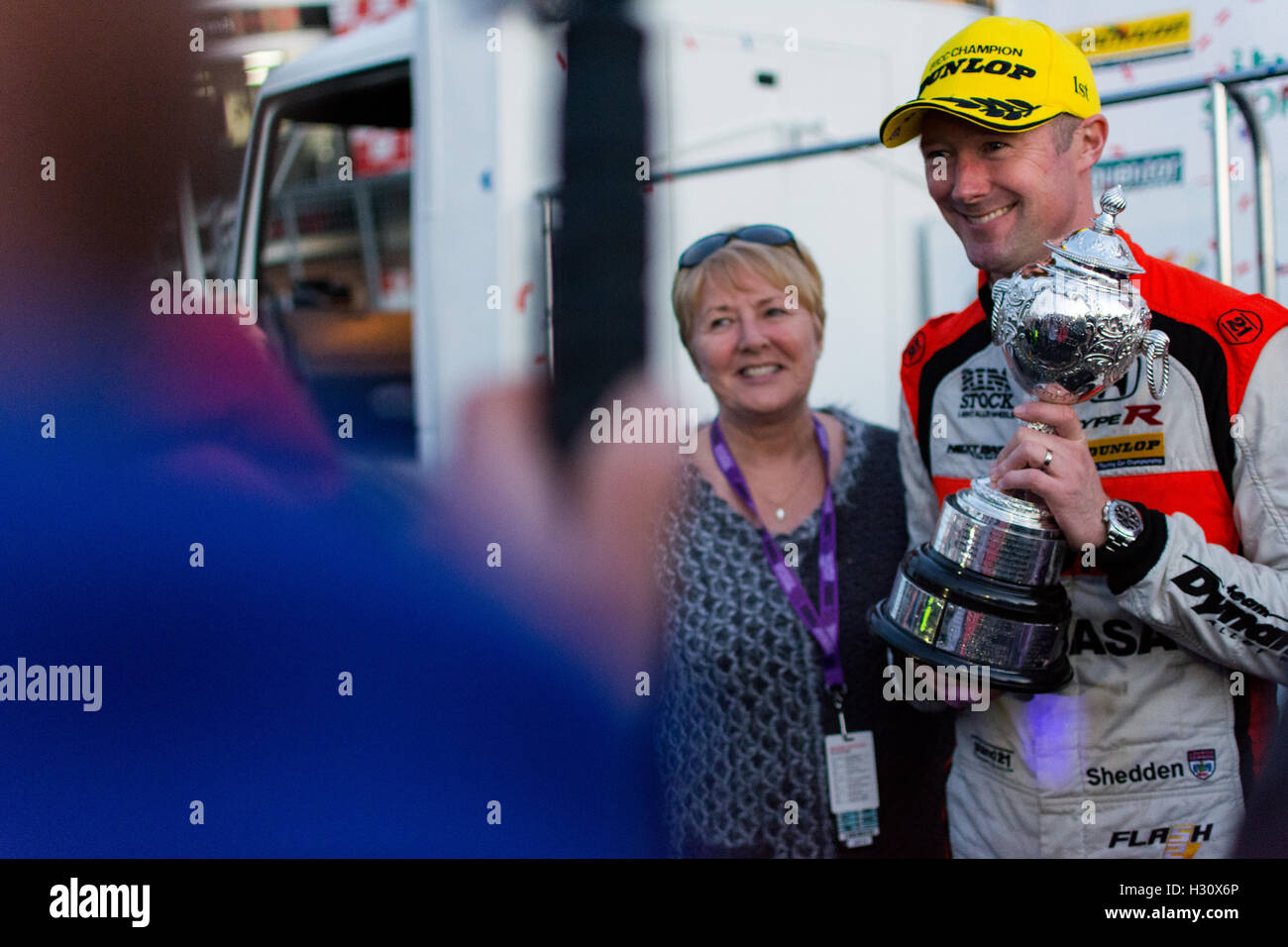 Fawkham, Longfield, UK. 2nd October, 2016. BTCC racing driver Gordon ...