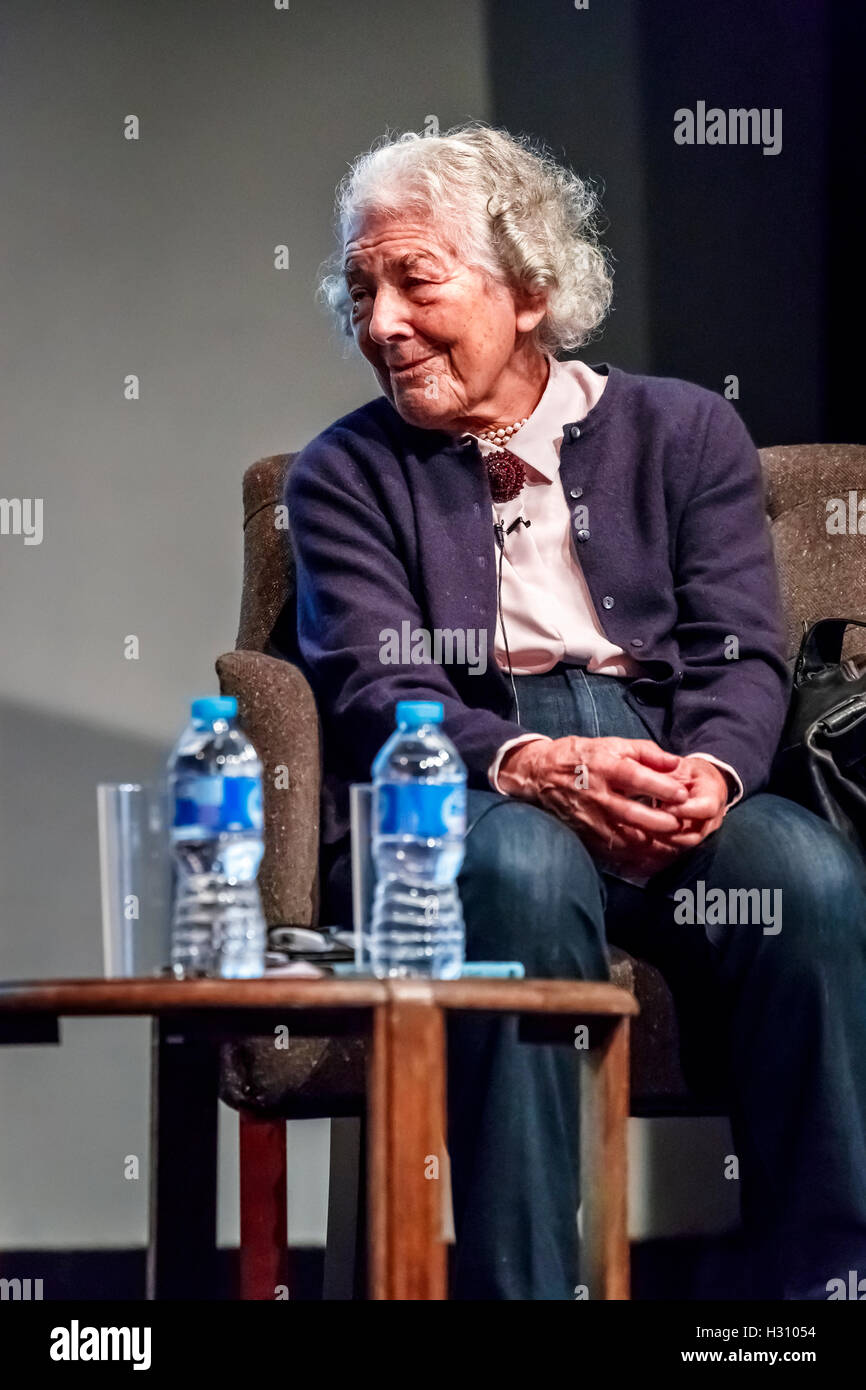 Judith kerr the tiger who came to tea hi-res stock photography and ...