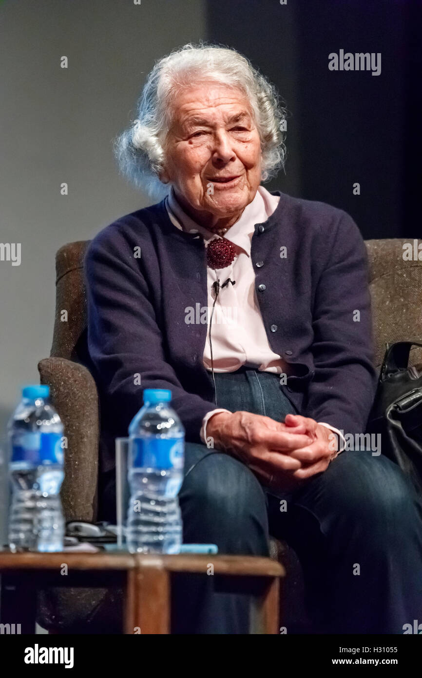 Judith kerr the tiger who came to tea hi-res stock photography and ...