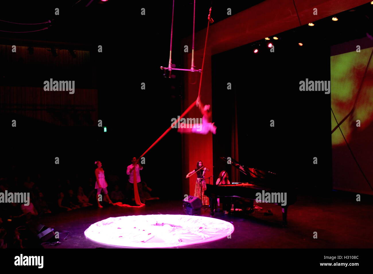 Hollywood, California, USA. 1st Oct, 2016. I15859CHW.Starr Parodi's ...