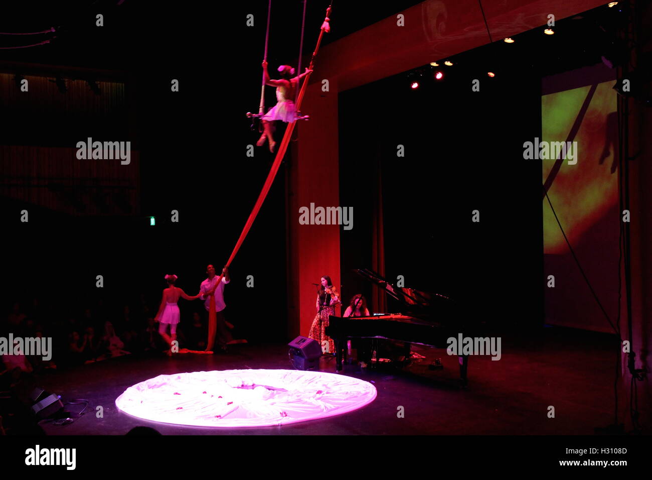 Hollywood, California, USA. 1st Oct, 2016. I15859CHW.Starr Parodi's ...