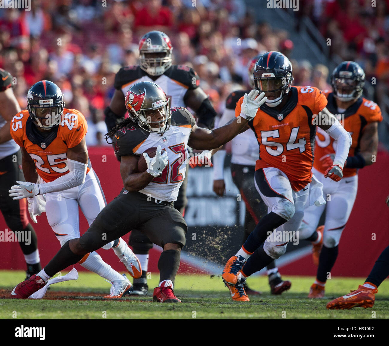 Florida, USA. 2nd Oct, 2016. LOREN ELLIOTT | Times .Tampa Bay ...