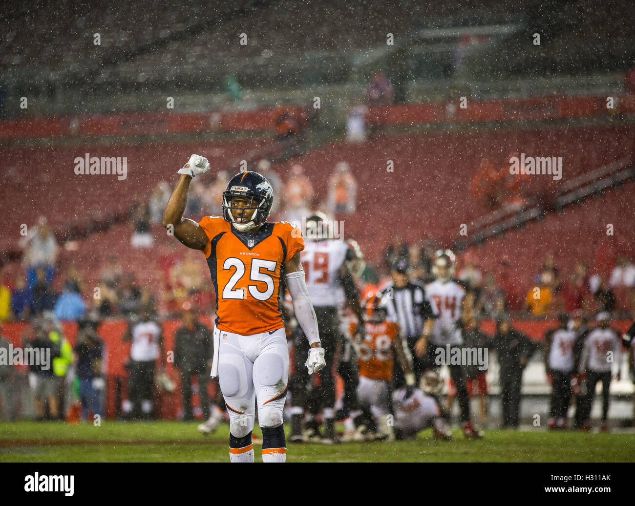 Denver broncos cornerback chris harris hi-res stock photography and ...