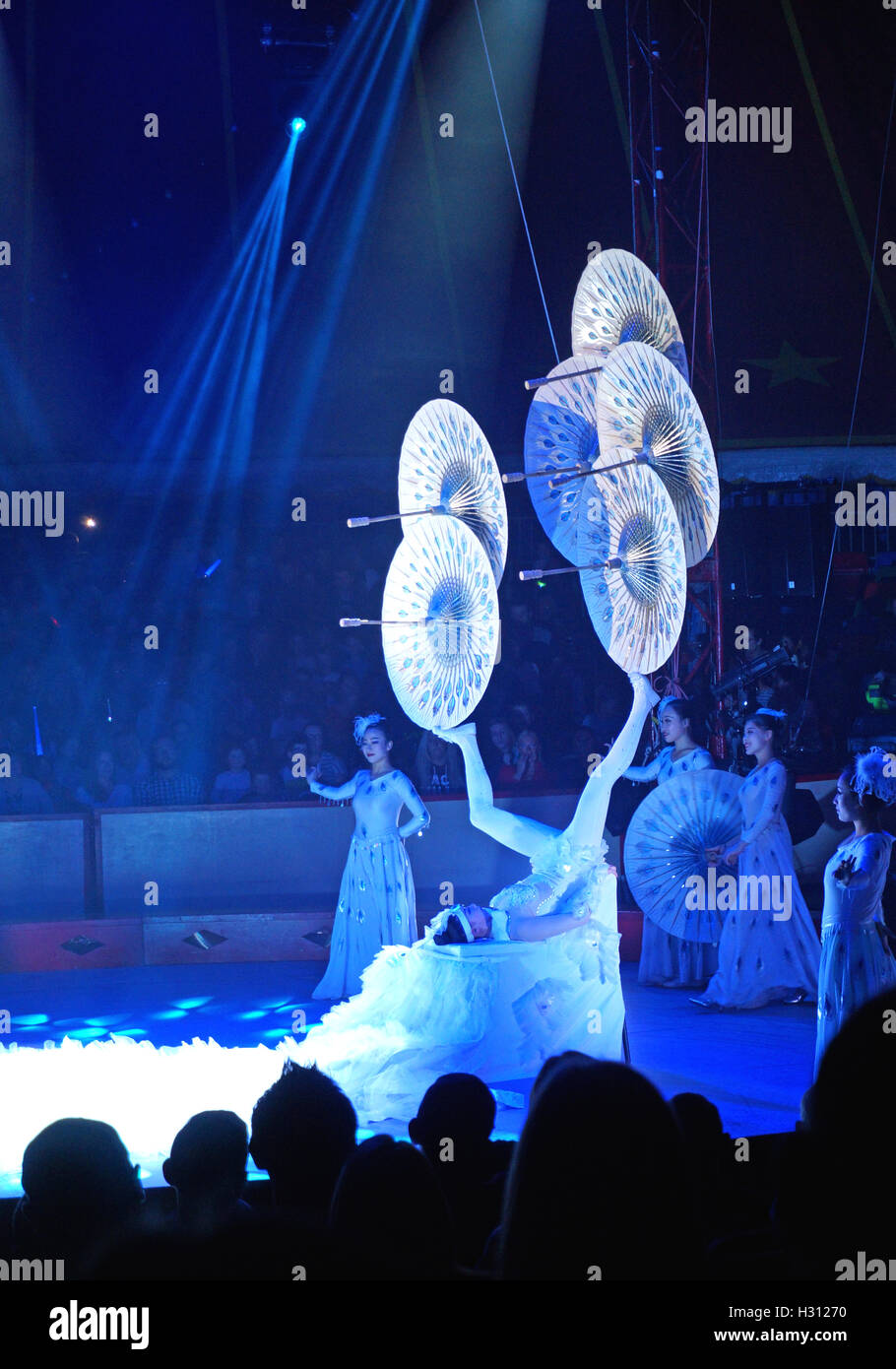Chinese state circus 2 hi-res stock photography and images - Alamy