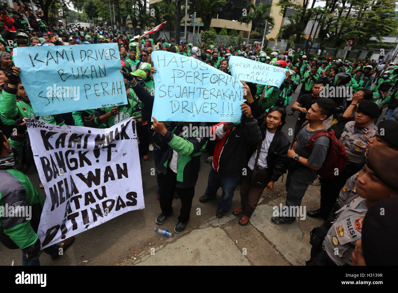 Application gojek hi-res stock photography and images - Alamy
