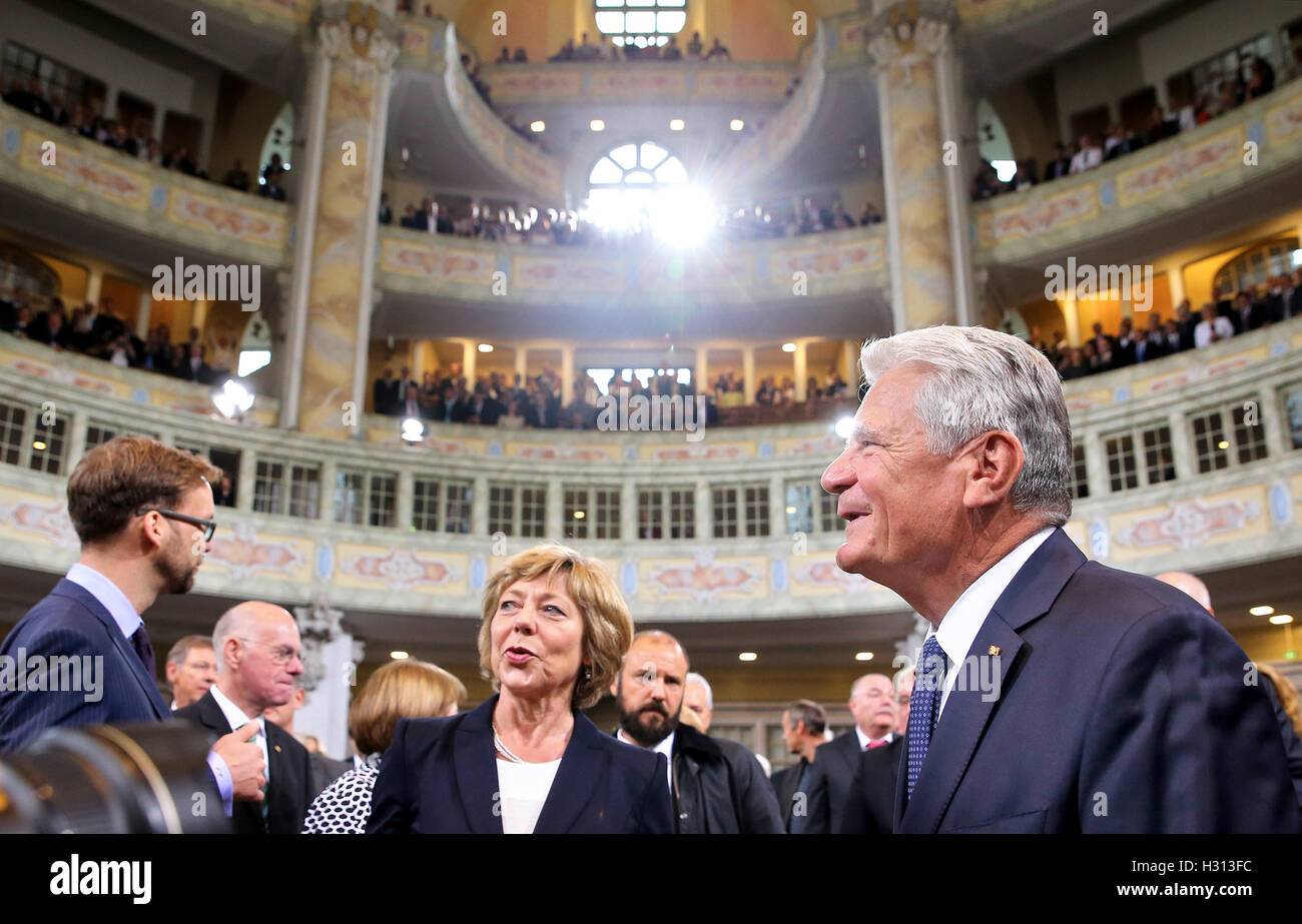 Dresden, Germany. 03rd Oct, 2016. German President Joachim Gauck and his life partner Daniela ...