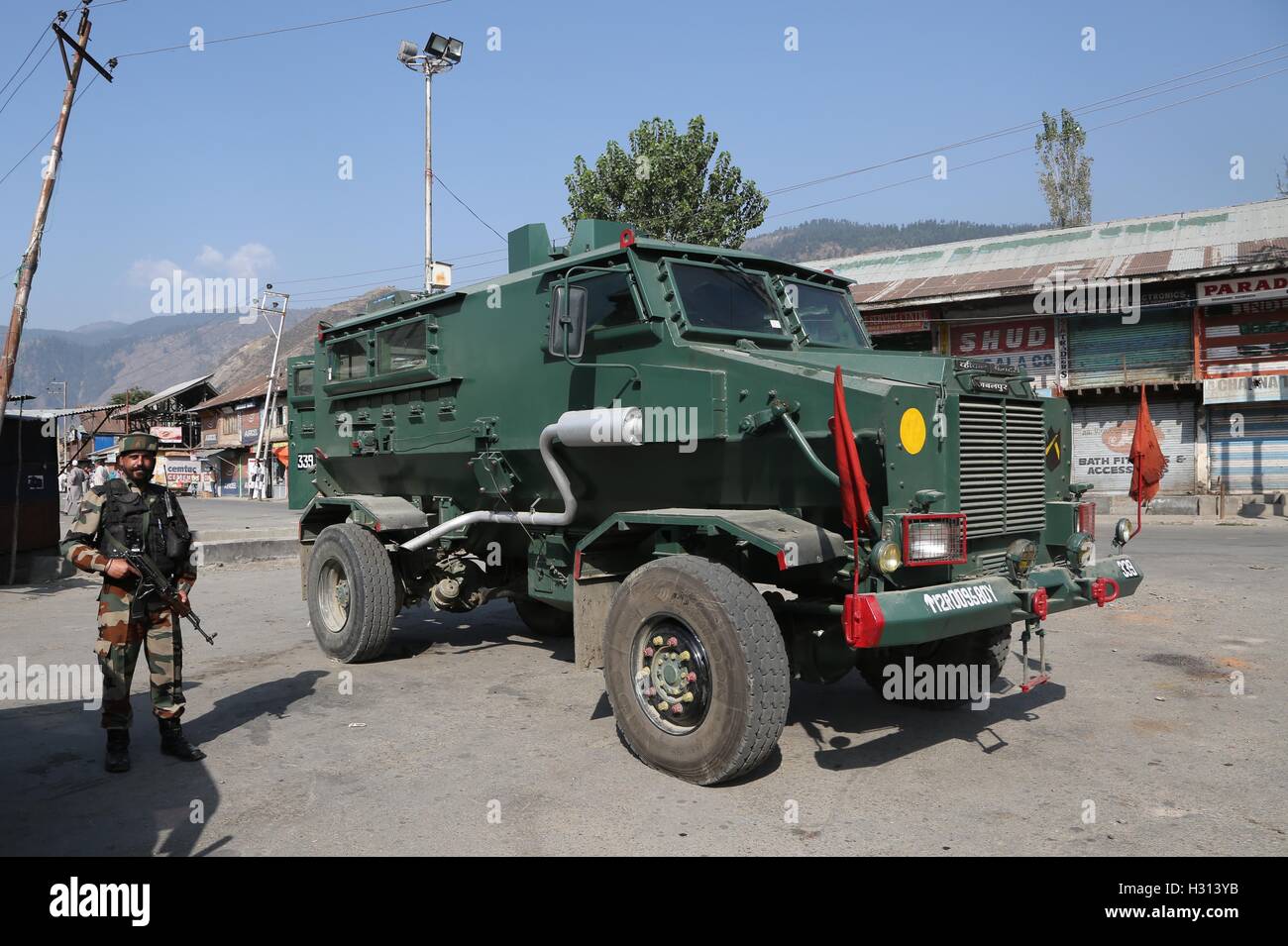 Srinagar, Indian-controlled Kashmir. 3rd Oct, 2016. An Indian army ...