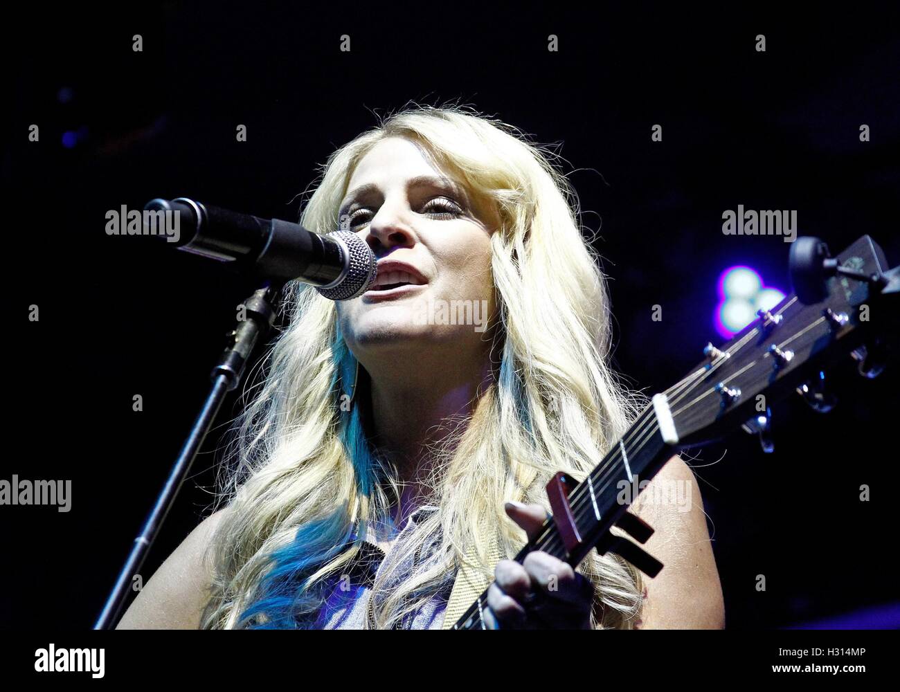 Las Vegas, NV, USA. 2nd Oct, 2016. Jennifer Wayne of Runaway June in ...