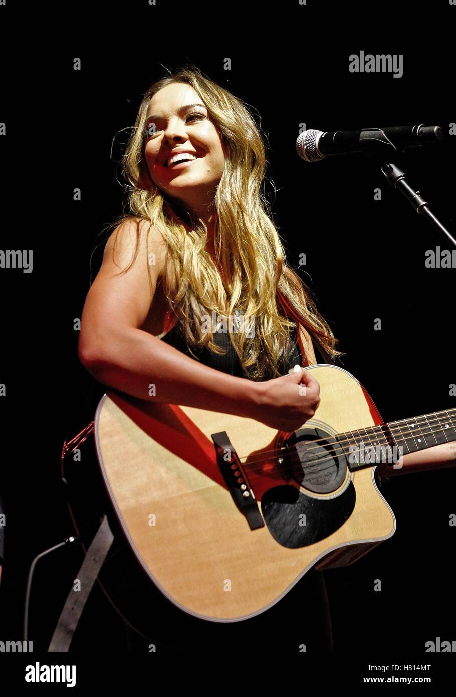 Las Vegas, NV, USA. 2nd Oct, 2016. Naomi Cooke of Runaway June in ...