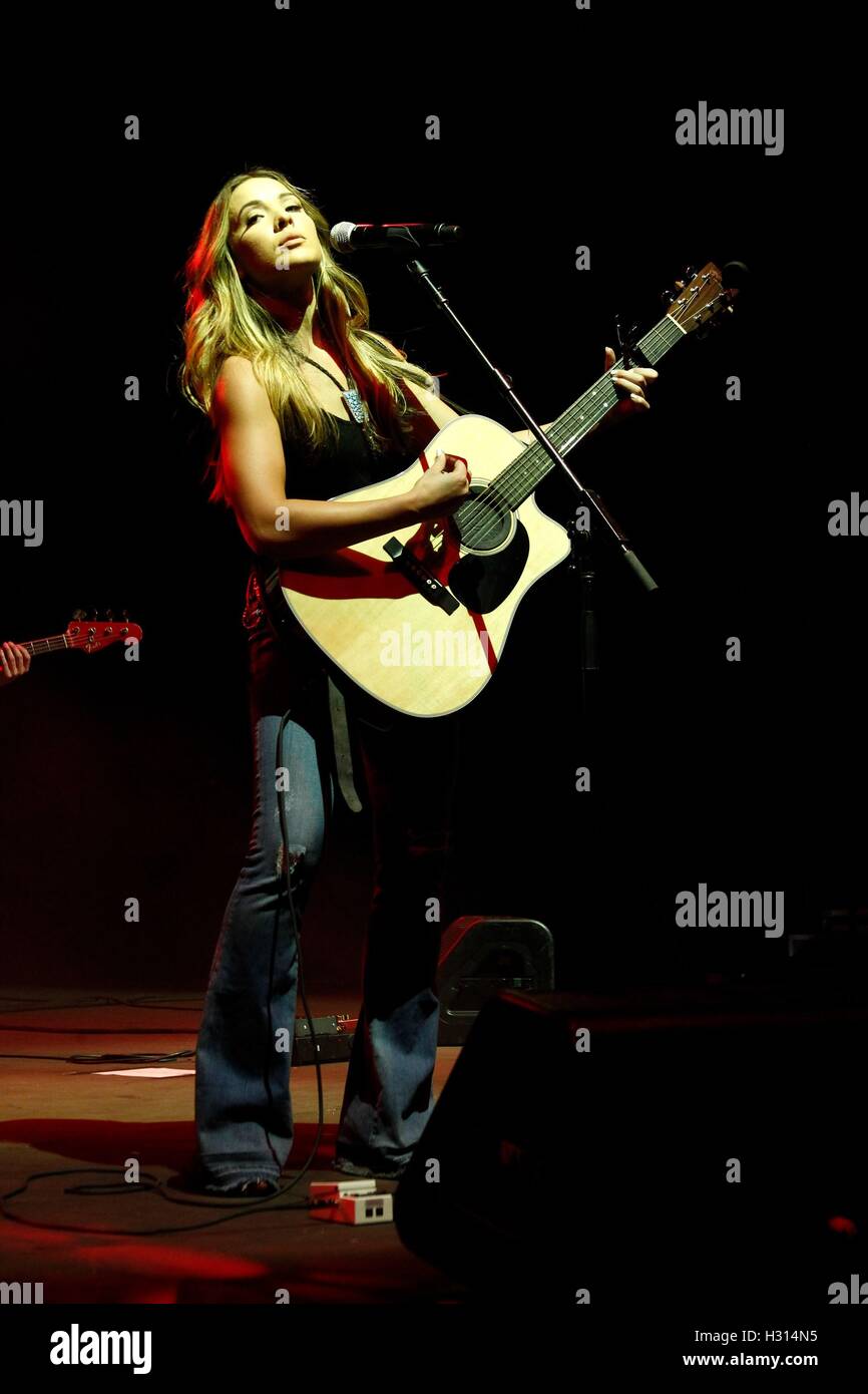 Las Vegas, NV, USA. 2nd Oct, 2016. Naomi Cooke of Runaway June in ...
