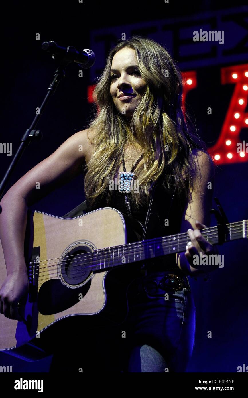 Las Vegas, NV, USA. 2nd Oct, 2016. Naomi Cooke of Runaway June in ...