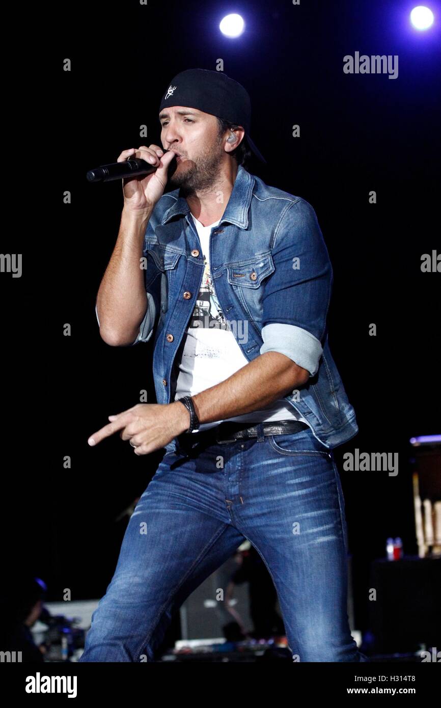 Las Vegas, NV, USA. 2nd Oct, 2016. Luke Bryan in attendance for 2nd ...