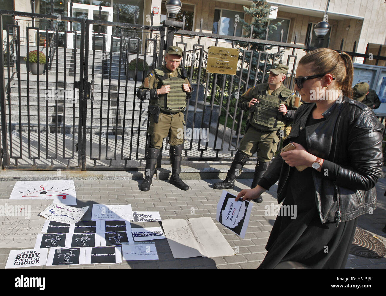 Ukrainian protester hi-res stock photography and images - Alamy