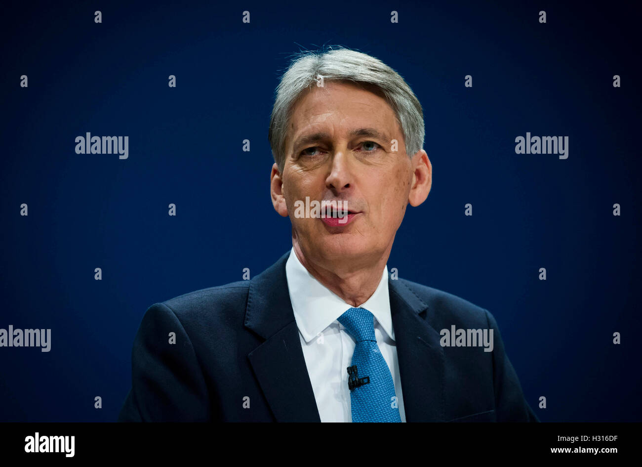 Chancellor of the exchequer 2016 hi-res stock photography and images ...