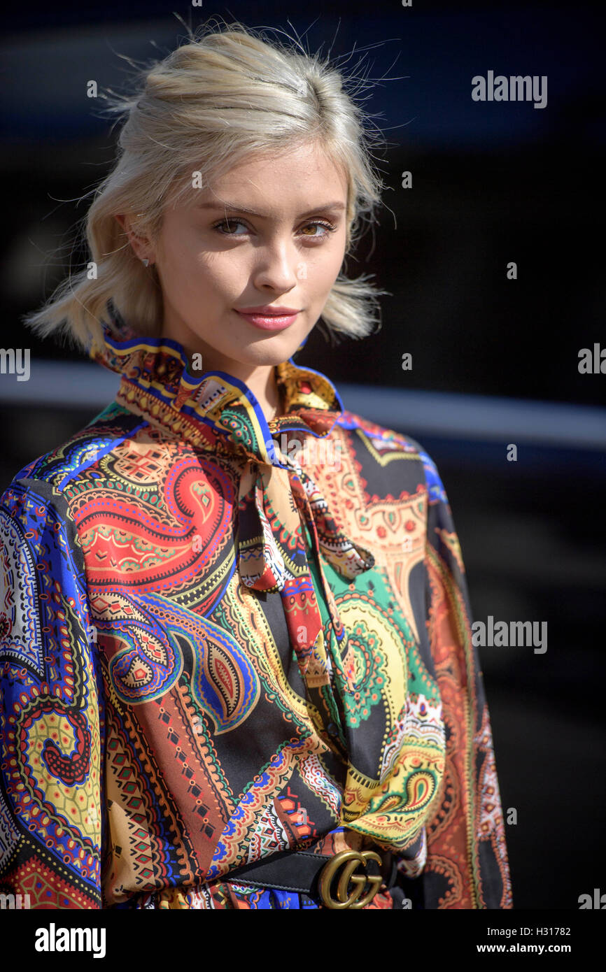 Paris, France. 3rd October, 2016. A guest arrives for the Collection ...