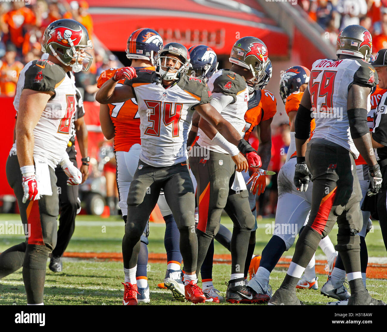 The sims 2 game hi-res stock photography and images - Alamy