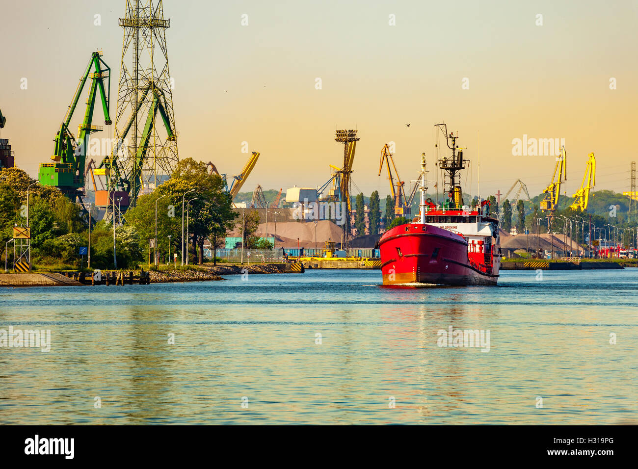 Ship bunker hi-res stock photography and images - Alamy
