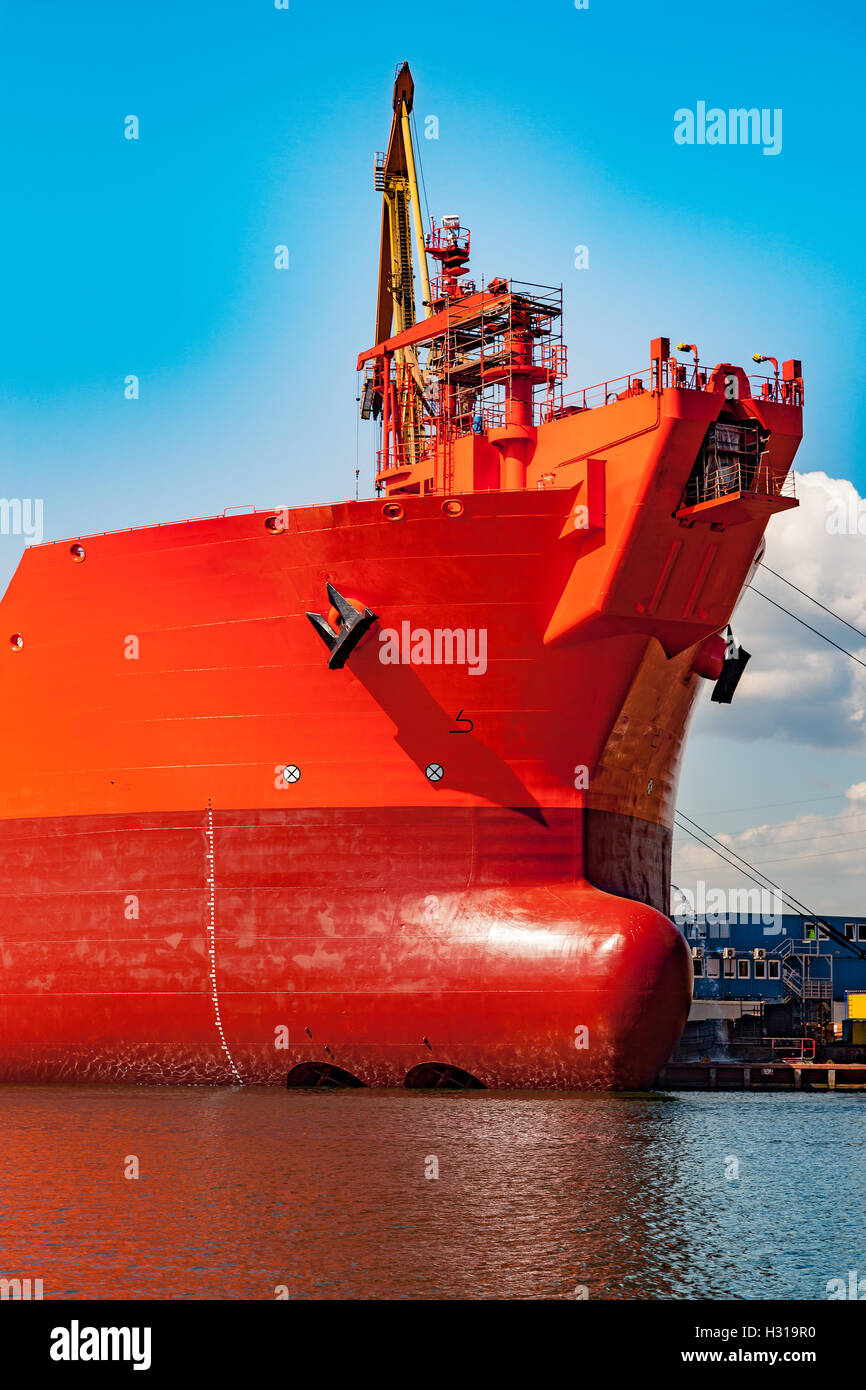 Shipyard shipbuilding anchor hi-res stock photography and images - Alamy