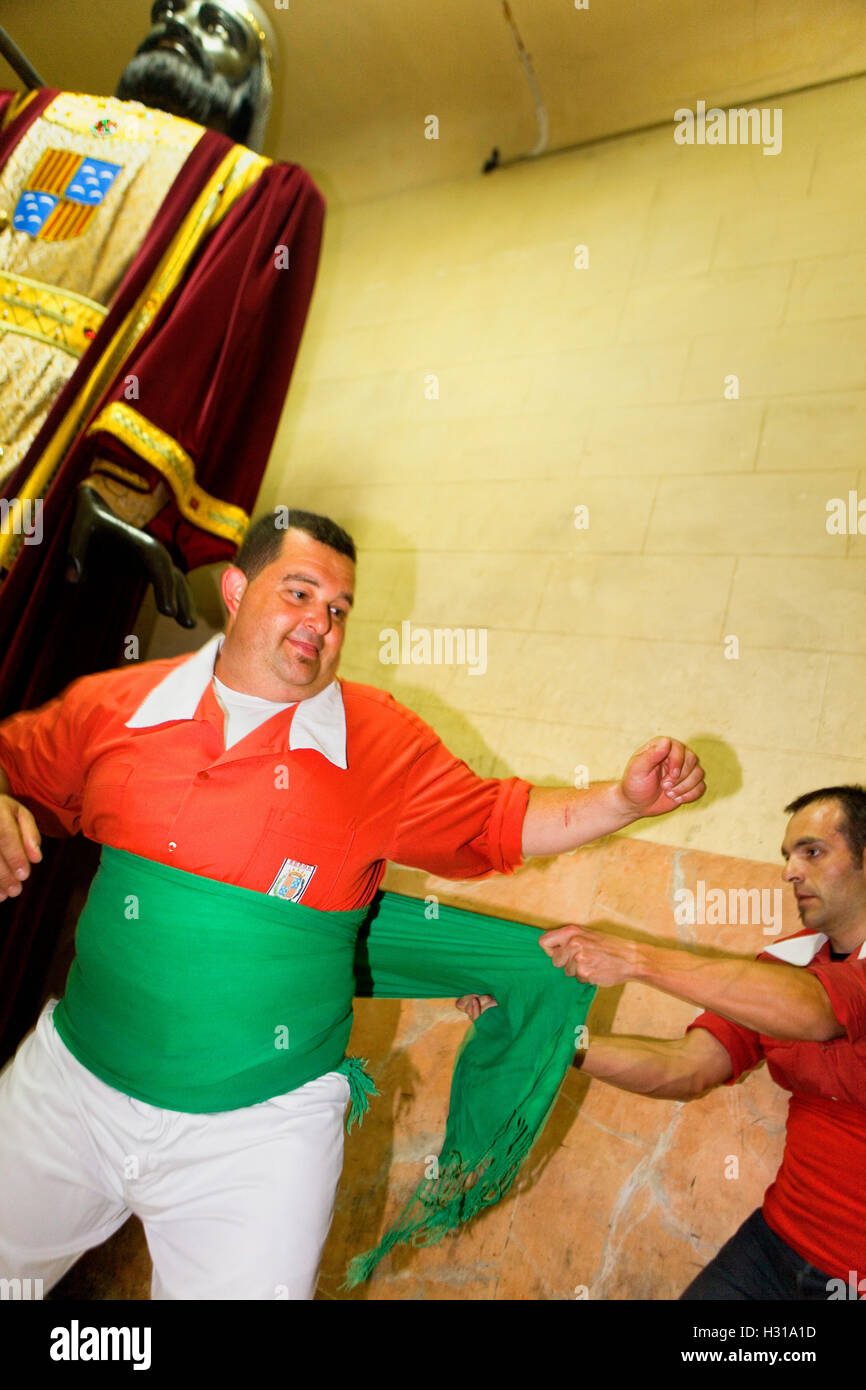 Carrier prepare to carry the giant. La Patum (Masterpiece of Oral and ...