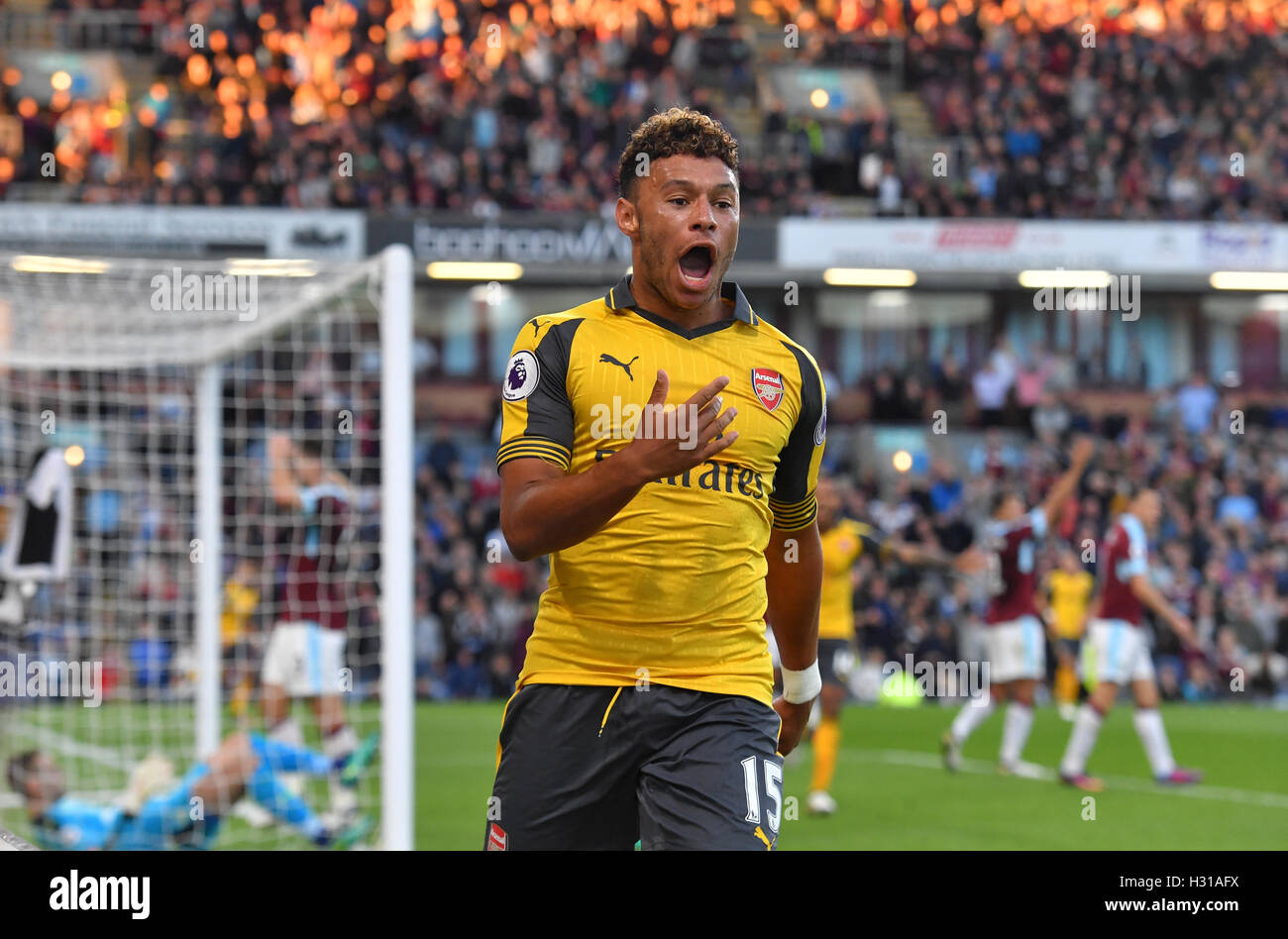 Arsenal's Alex Oxlade-Chamberlain celebrates scoring his sides first ...
