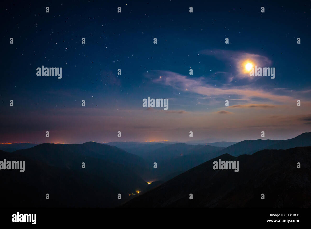 Full moon rise moonrise mountains hi-res stock photography and images ...