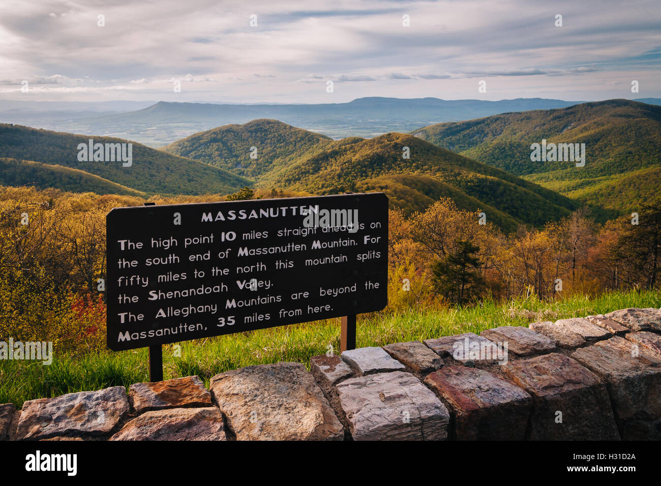 Blue mountains national park sign hi-res stock photography and images ...