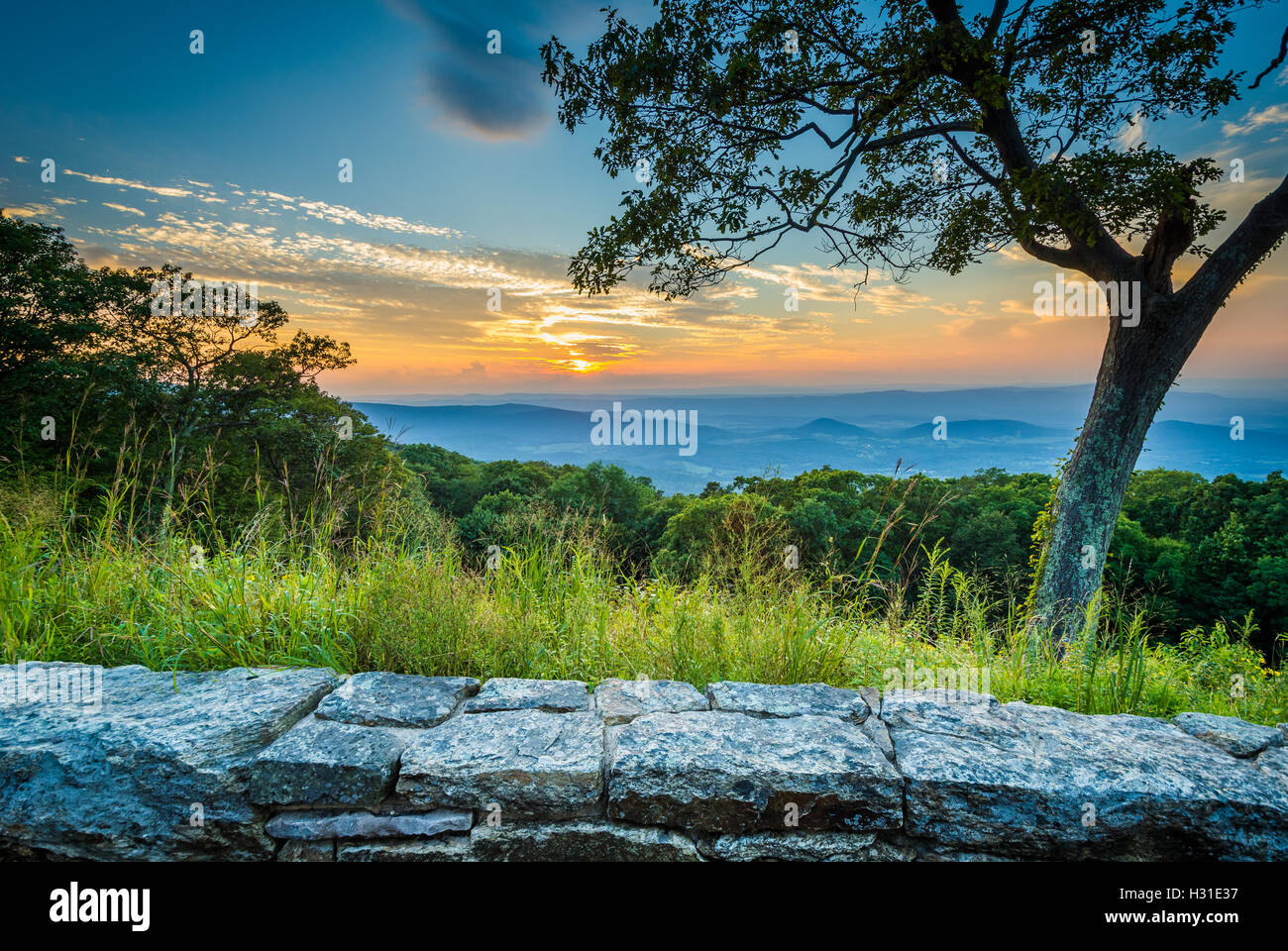 Shenandoah mountains seen from skyline drive hi-res stock photography ...